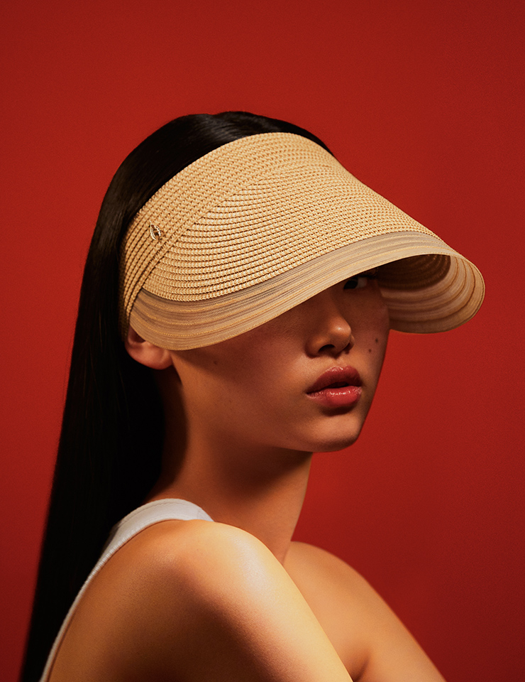 특별한 홀리데이 기프트 신저 선바이저 Style 읽을거리 에스콰이어 코리아 │ 패션 매거진 패션 잡지 남성지